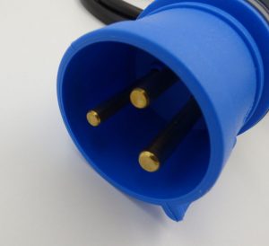 16 Way Horizontal IEC13 10A PDU > 16A Commando Plug – 123 Racks